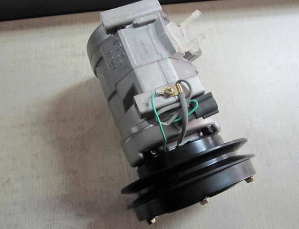 17A-911-4810 COMPRESSOR ASS'Y KOMATSU Parts D155A, D275, D475, D61EX ...